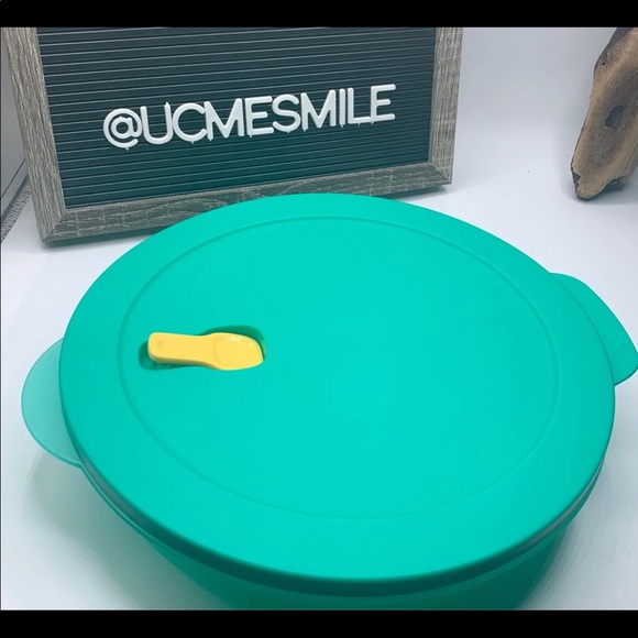 Tupperware | Kitchen | Tupperware Crystalwave Large Round Divided ...